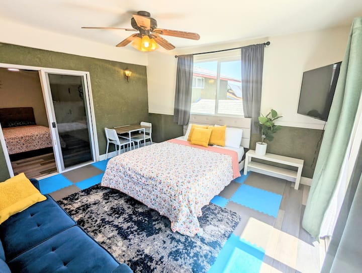 3 Bedrooms & 1 Private Bathroom - San Diego, CA