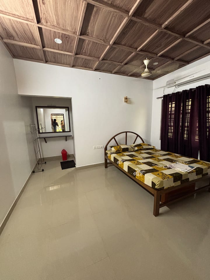 The Munroe Vibes Inn - Kollam