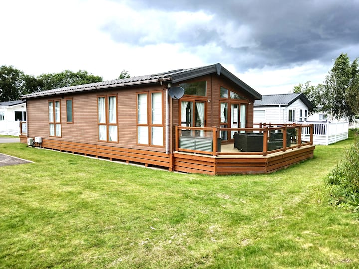 Luxury Southview Lodge With Pond View And Decking - Skegness