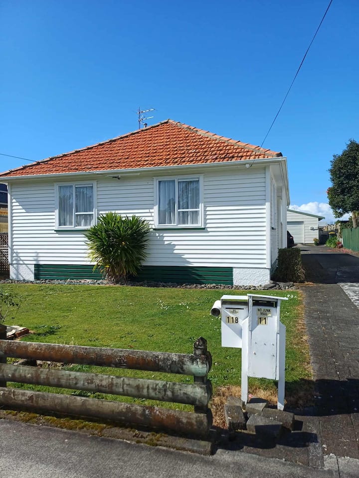 Dragon's Den - Close To It All - New Plymouth