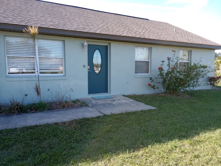 Tropical Tiki Oasis (Pet Friendly) - Lake Istokpoga, FL