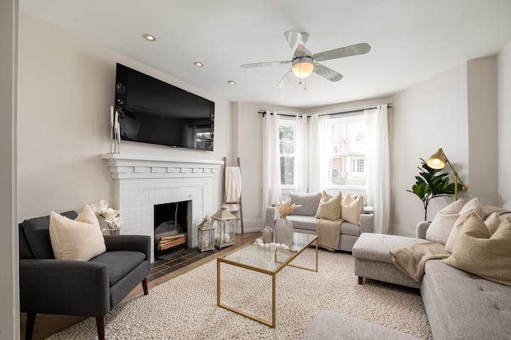 Bright & Spacious 2br Apartment Near Casa Loma - Toronto