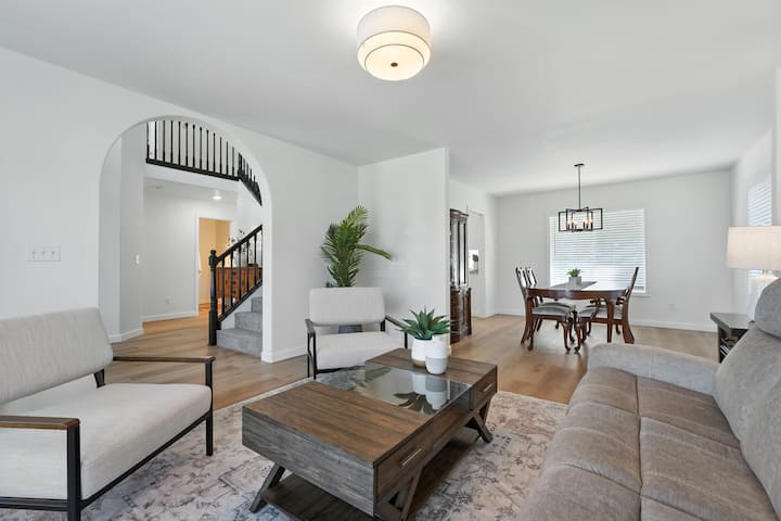 Cozy 5 Bedroom Home In Center Of Tri-cities! - Pasco, WA