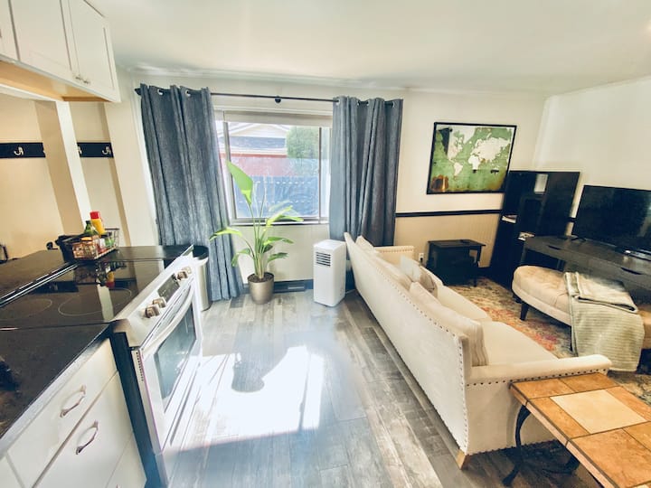 King Bed, Main Floor Studio, Walk-in Shower! - Morrison, CO