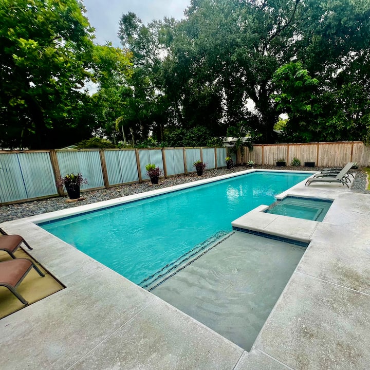 Modern Home W/ Beautiful Pool - 3 Bed/2.5 Bath - Maitland, FL