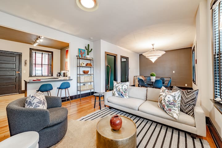 The Broasis • 4br W/ Parking Near Wrigley - Chicago