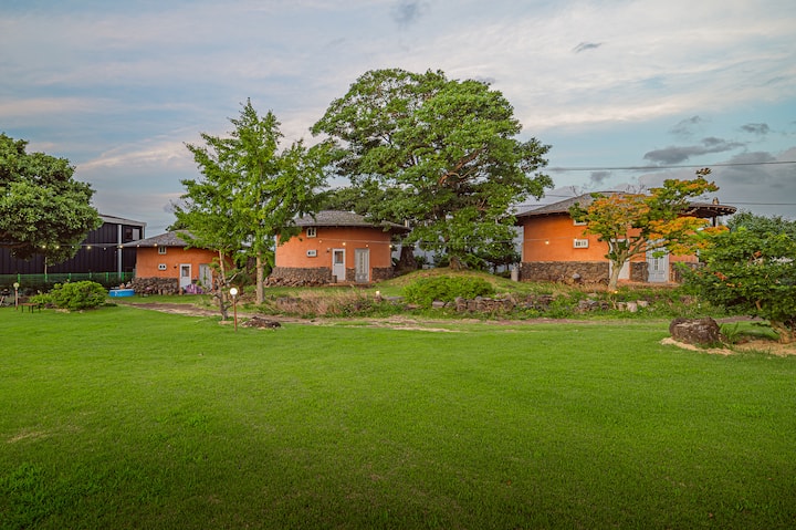 Red Clay House Experience The Countryside Of Jeju - Jeju