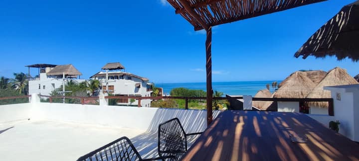 Near Beach + Private Roof, Views & Fast Wifi - Isla Holbox