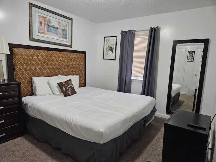 Secluded Cabin Home With 7 Bedrooms And Acreage - Memphis, TN