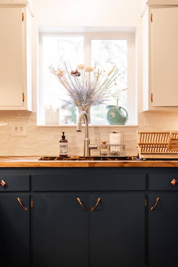 Camp Star-lite: Fireplace, Pets Ok, Near N* Skiing - North Lake Tahoe, CA