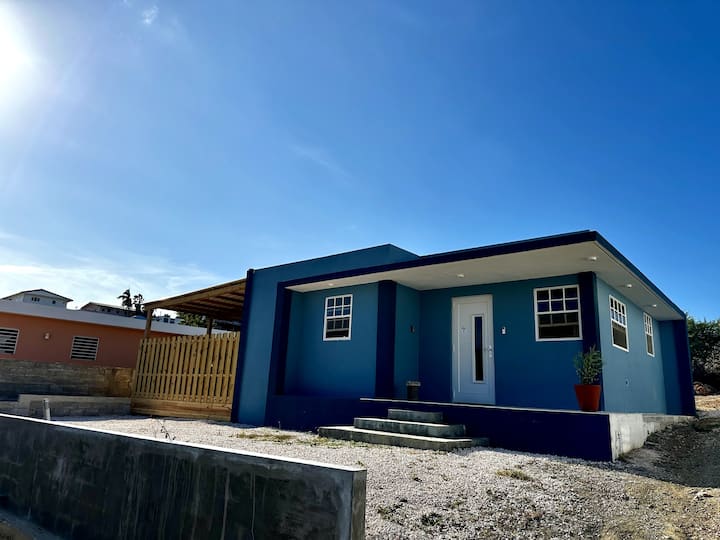 Cozy 3 Bedroom 2 Bath Home With Patio - Curaçao