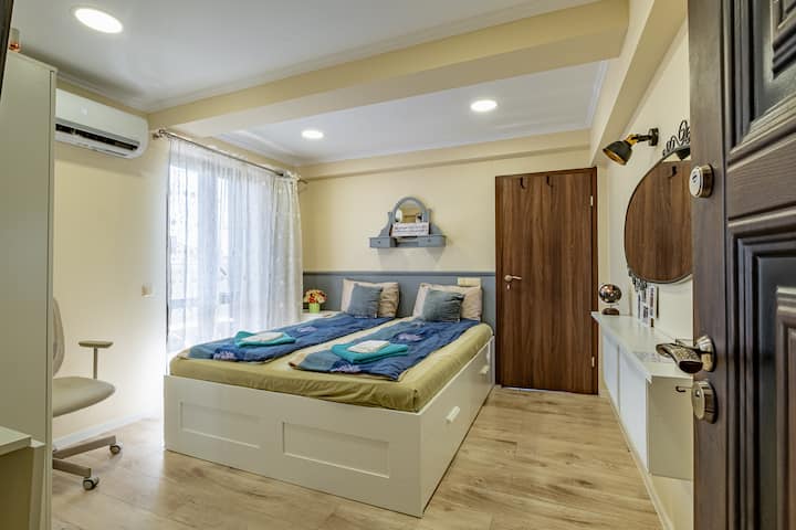 Historic Central Place With Parking - Varna