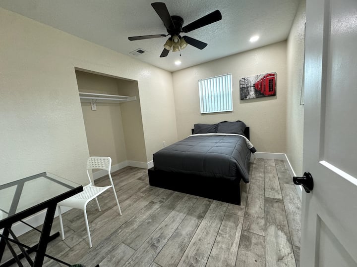 Cozy And Comfy Bedroom 2 - 墨爾本