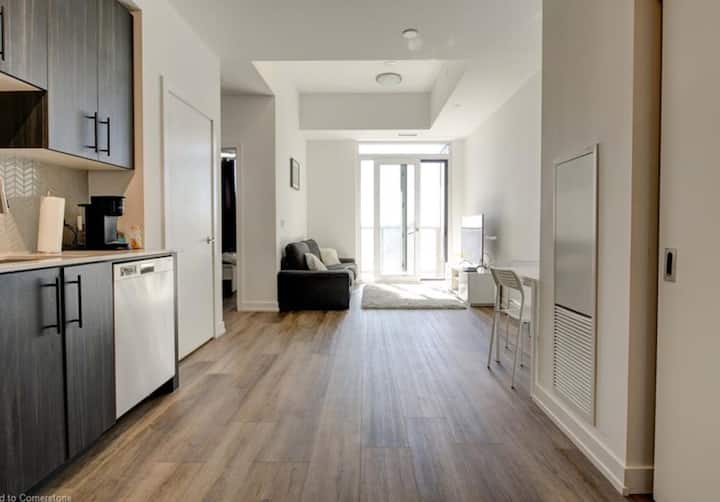 *Modern* 1 Bed Condo Station Park - Kitchener