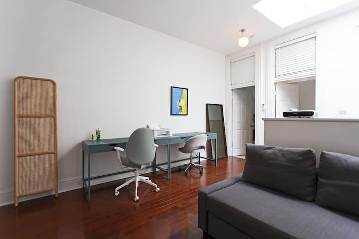 Room On Queen West - Toronto