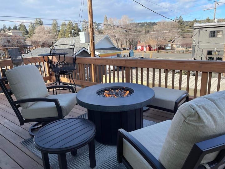 Walker’s Paradise!
Downtown/river 
Vibes Galore - Bend, OR