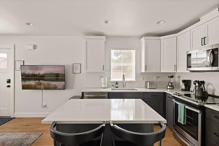 Old Mill Cottage | Walk To Shops, River & Trails - Bend, OR