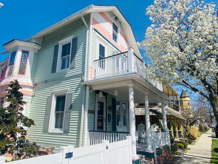 Ocean Grove Queen Anne Cottage - Asbury Park, NJ