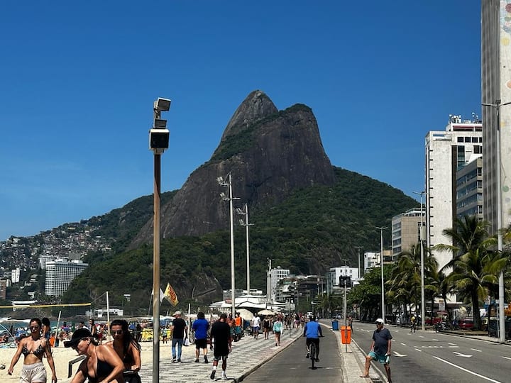Apartamento Em Prédio Em Frente A Praia Do Leblon - Rio de Janeiro