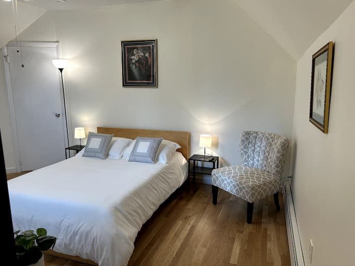 West Roxbury Pet Friendly Furnished 3rd Floor - Dedham, MA