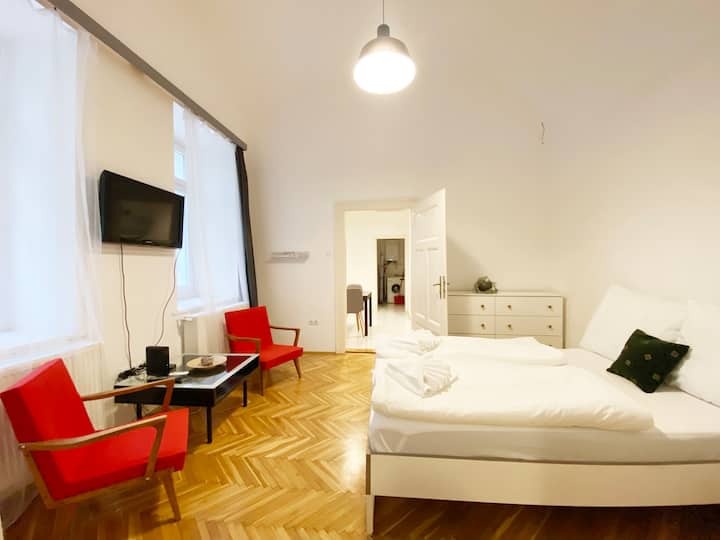 Unique Retro Flat At Gozsdu Court - Budapest