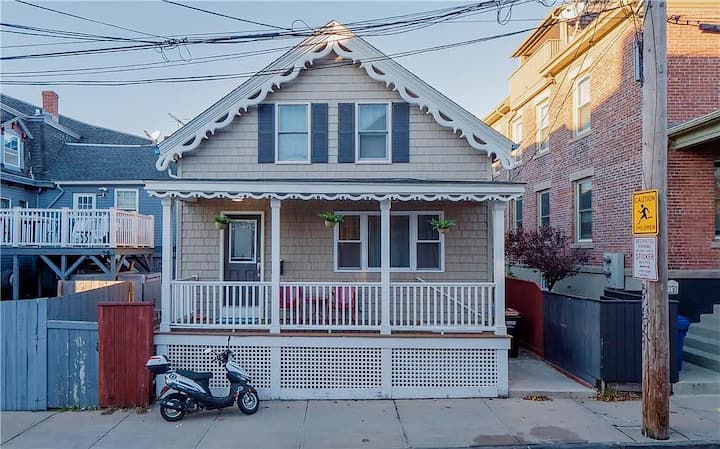 4br Walkable & 
Charming Downtown Newport Cottage - Rhode Island