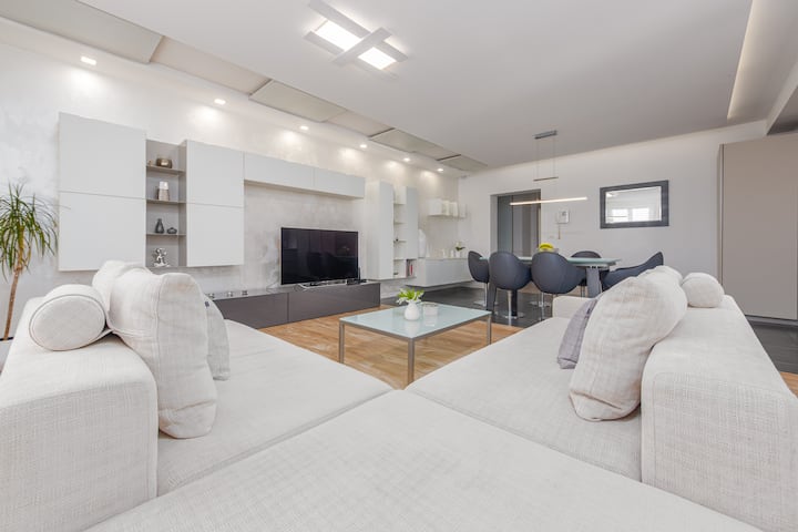 Zadar City 3 Bedrooms, 2 Balconies, Private Garage - Bibinje