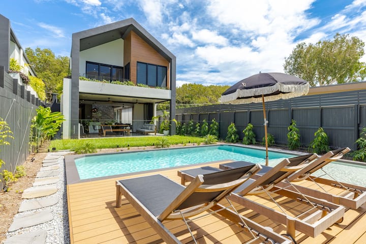 Slow Turn | For Sun Lovers And Lovers Of Slow - Port Douglas