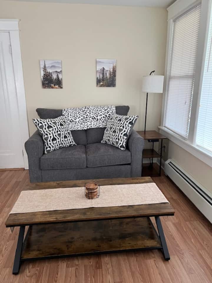 Newly Renovated Rustic Homey Getaway - Saranac Lake, NY