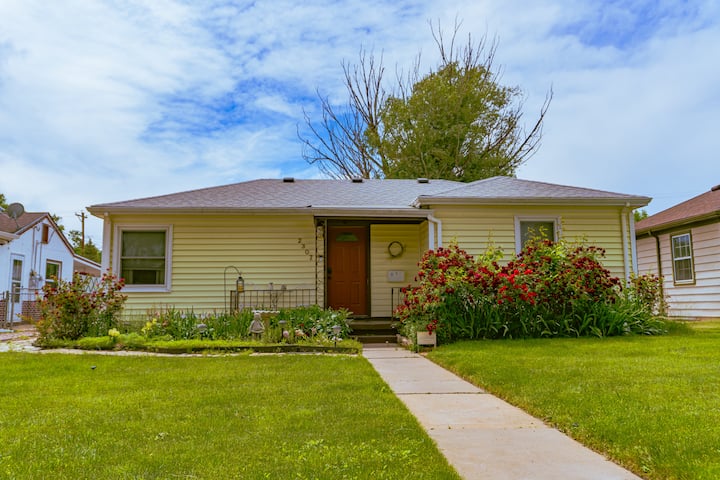 The Cozy Court Cottage - City Park, Pueblo
