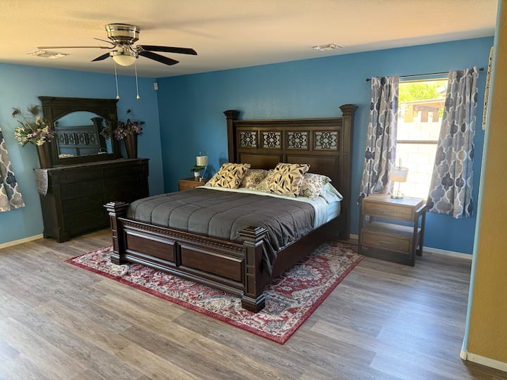 Spacious Beautiful Garden Hideaway W/patio & Grill - Peoria, AZ