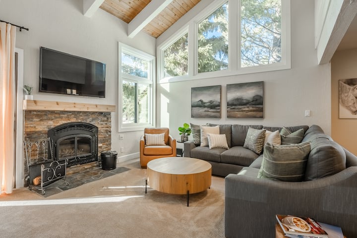 Large 3bd+loft/3ba Condo W/ Views (Sleeps 10) - Mammoth Lakes, CA