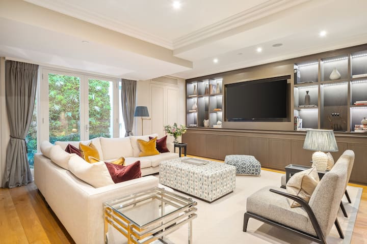 5 Double Bed Town House In South Kensington - London, UK