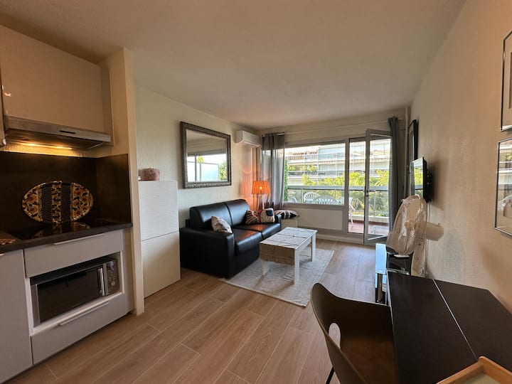 Joli Studio Avec Piscine - Antibes
