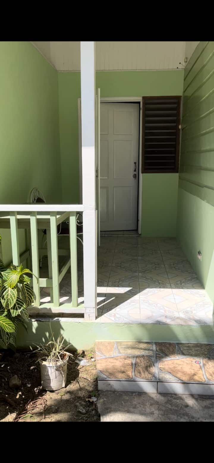 Froggy's Guesthouse R2 "Lindy's Room" - Negril