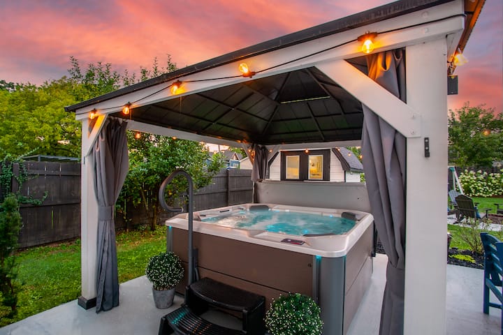 Blue Valley Inn - Hot Tub & Spacious Play Area! - Knoxville, TN