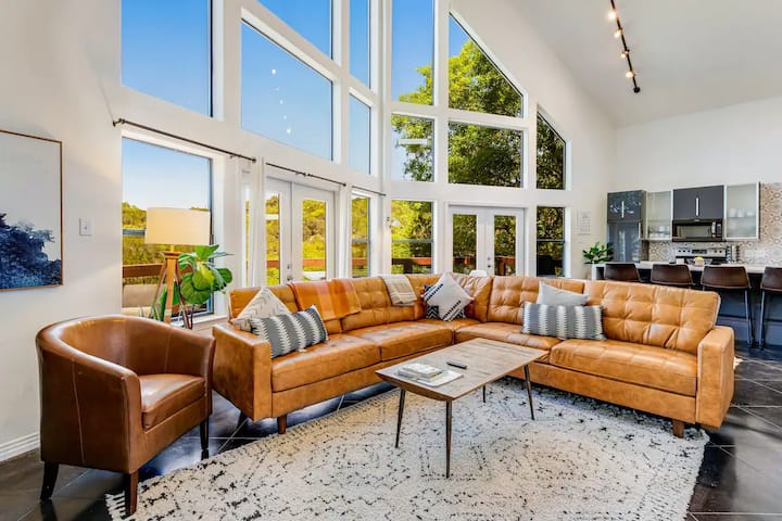 Modern Home, Beautiful Canyon Views - Lake Travis, TX
