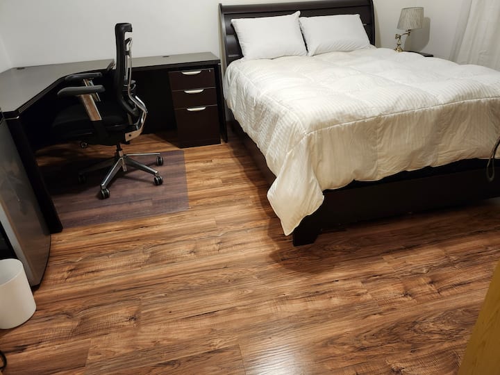 I. Cozy And Clean Room. - Saskatoon