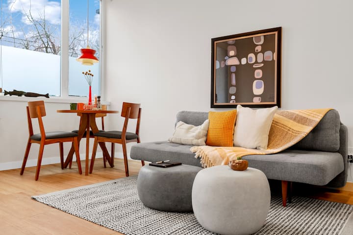 99 Walkscore | Pet Friendly 2br/2ba Home - Seattle, WA