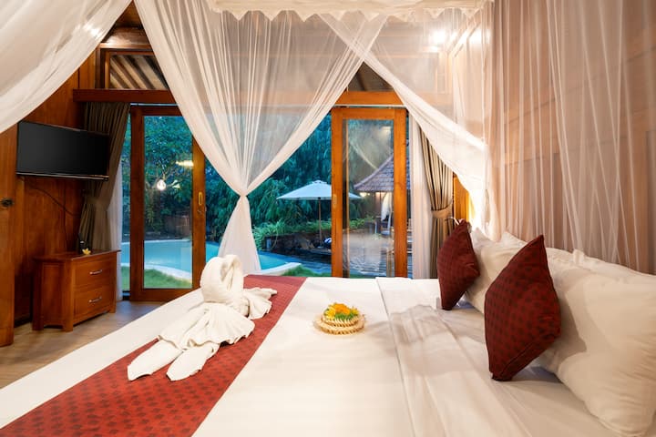 Tranquility Under A Stylish 2br Poolside Villa - Bali