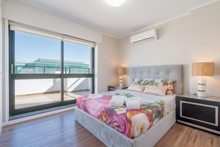 Cozy 2br Central/terrace,ac,free Parking, Metro - Vila Nova de Gaia