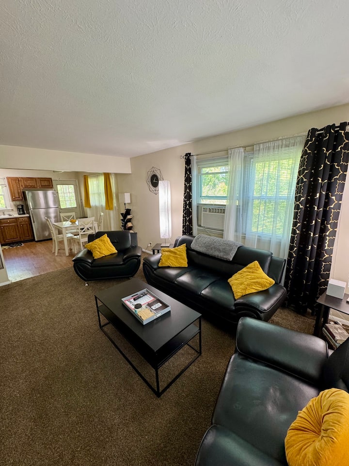 The Creekside Oasis Duplex - Central Avon - Avon, OH