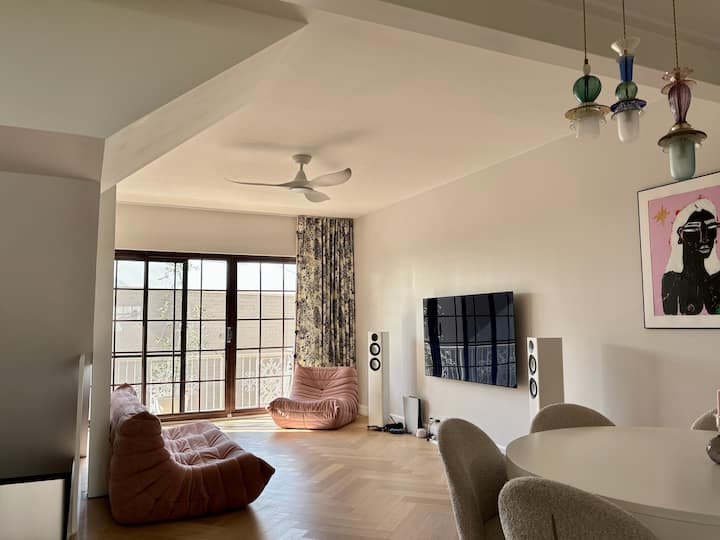 Beautiful Home With City Views - Sydney