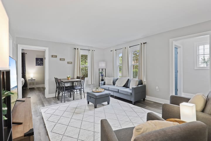 Hinsdale Hideaway, Pet Friendly - Chicago, IL