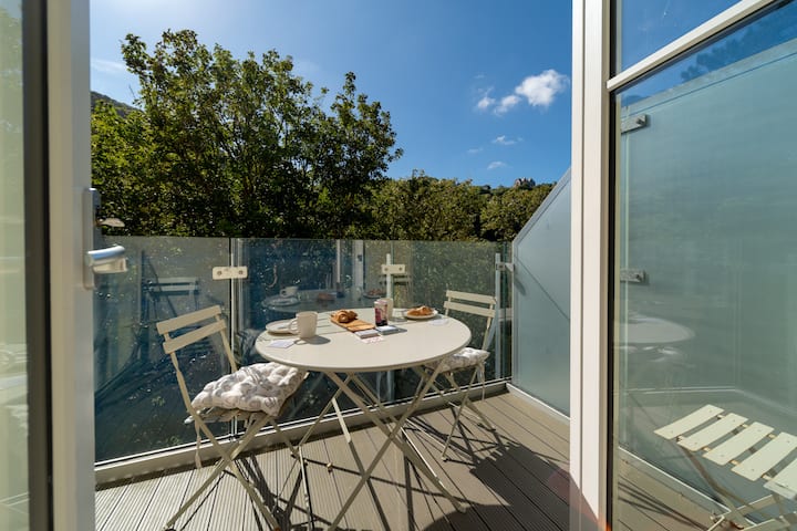 River View + Balcony | 1 Br | Beach 10 Min Walk - Exmoor