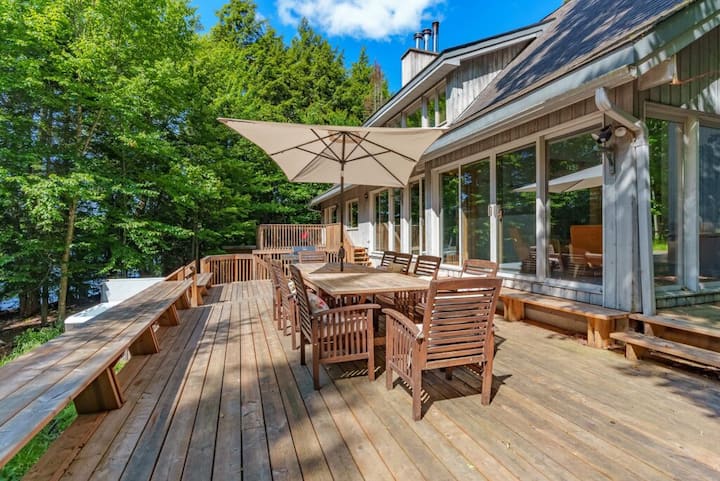 Spacious Lakefront With Hot Tub, Large Deck, Wi-fi - Huntsville