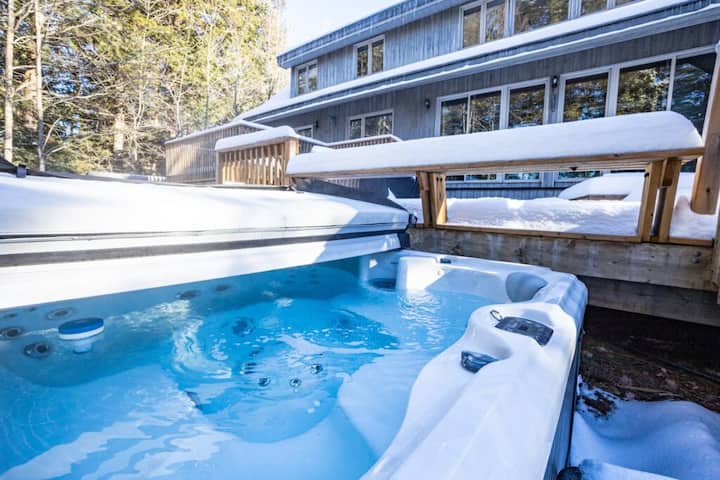 Spacious Lakefront With Hot Tub, Large Deck, Wi-fi - Huntsville