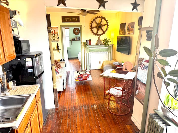 Charming Artist's Flat, East Village - New York City