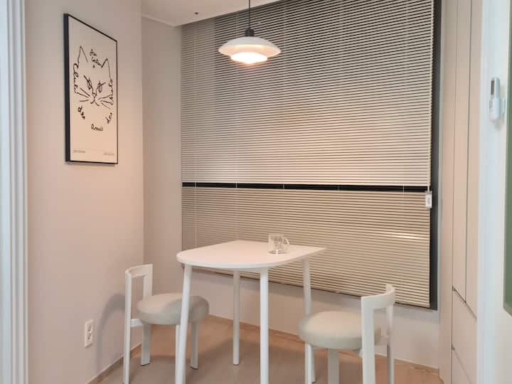 [쉼, 315] 서울중심 L Snug L 고층 L 도심뷰 L  Mrt 3lines 3min - Seoul