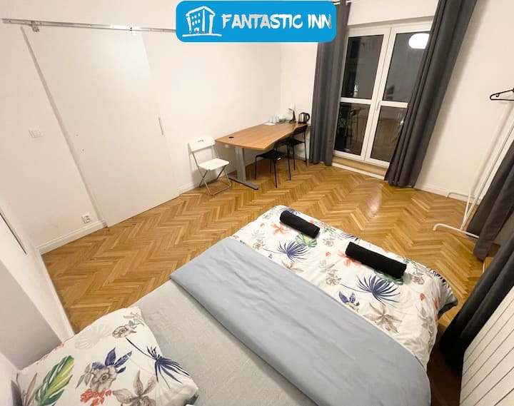 Fantastic Waw - W8 Room C - Warsaw
